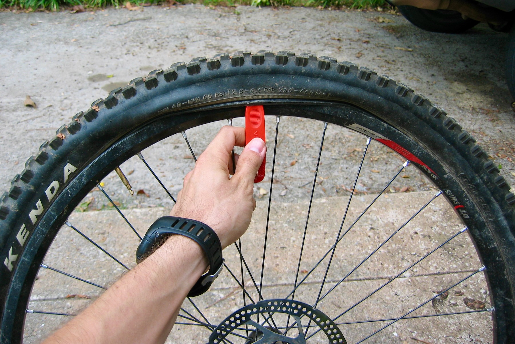 How to fix a flat tire on your bike - Singletracks Mountain Bike News