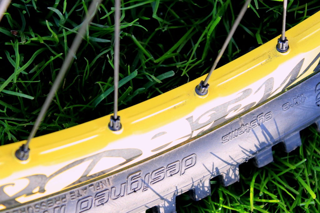 Mavic DeeMax Ultimate DH Wheelset Review - Singletracks Mountain Bike News
