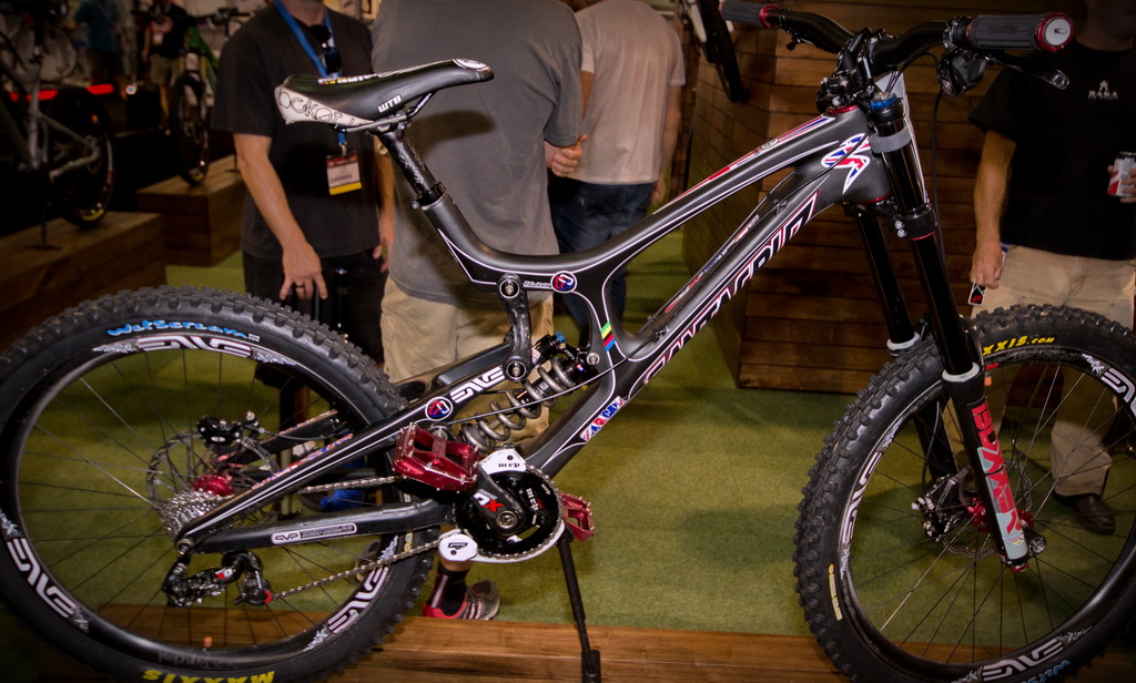 2012 DH Bike Dream Build: Santa Cruz V-10 Carbon - Singletracks ...