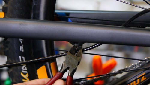 How To Change a Hydraulic Brake Line on Your MTB - Singletracks ...