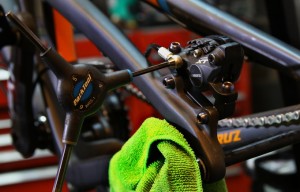 How To Change a Hydraulic Brake Line on Your MTB - Singletracks ...