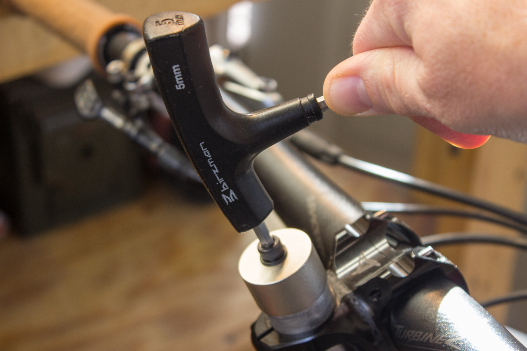 How To Install the OneUp Components EDC Tool System - Singletracks ...