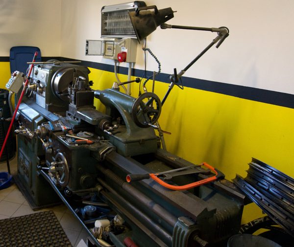 Bespoke Italian Enduro and DH Bikes By Ancillotti Cycles Utilize a Pull ...