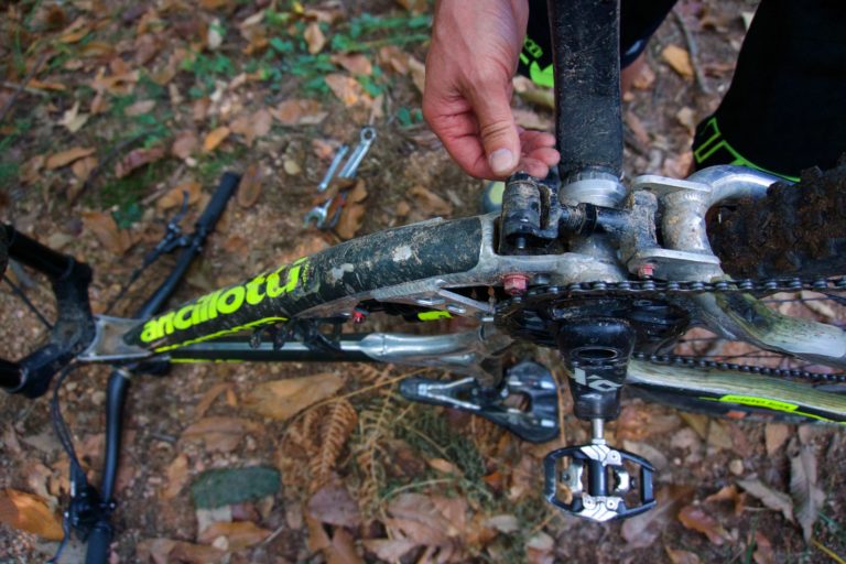 Bespoke Italian Enduro and DH Bikes By Ancillotti Cycles Utilize a Pull ...