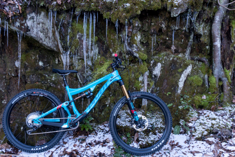 The Pivot Mach 6 Carbon Mocks Rocks and Roots [Bike Review ...