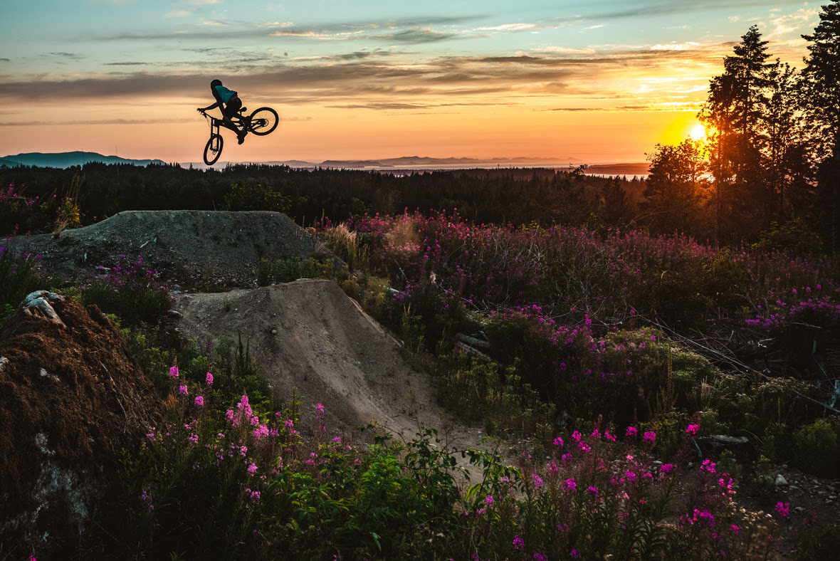 The Transition TR11 Downhill Mountain Bike Receives Version 2.0 Updates ...