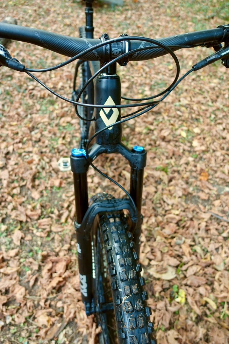 The Diamondback Sync'r Carbon 27.5+ is a Rugged, Hardcore Hardtail ...