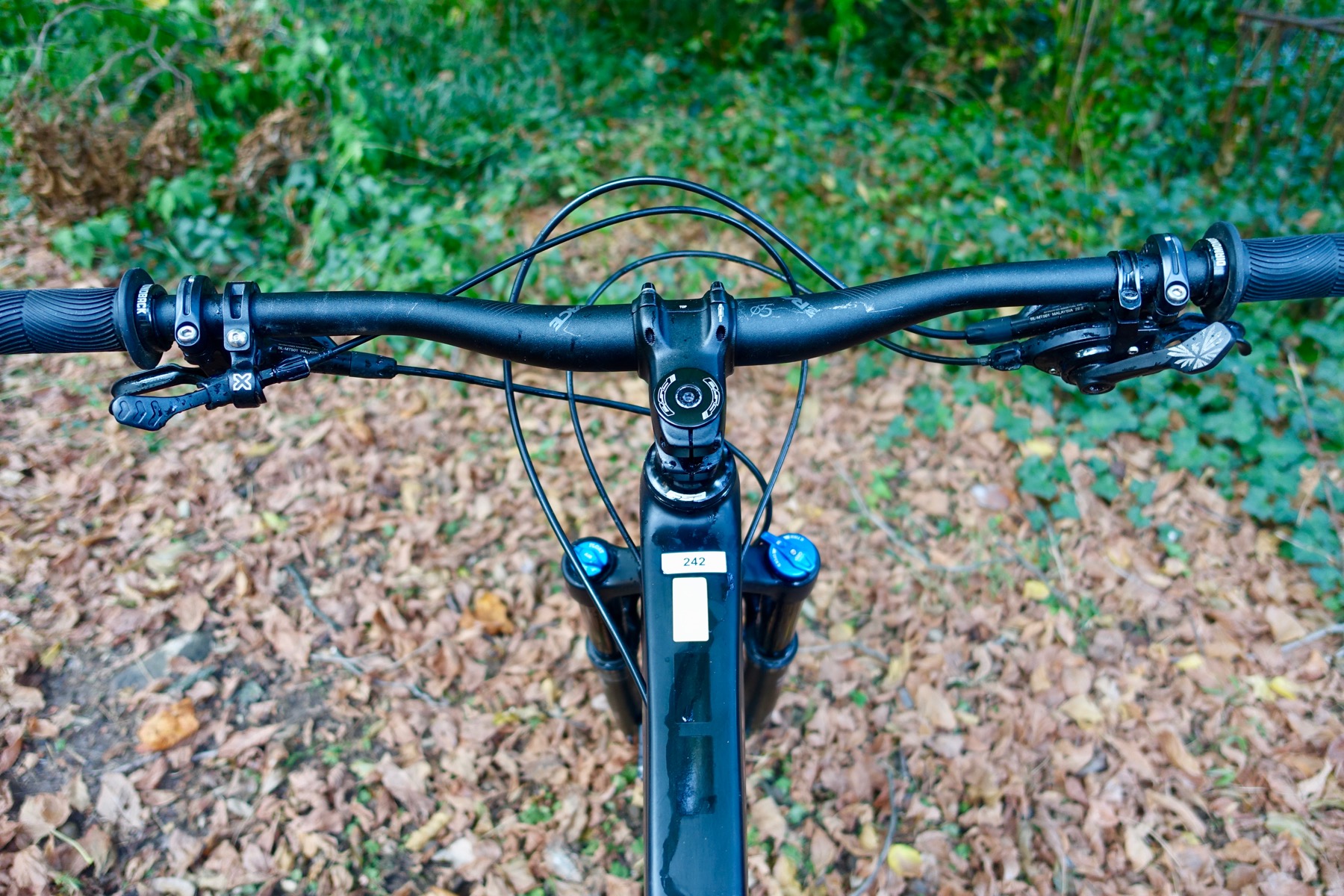 The Diamondback Sync'r Carbon 27.5+ is a Rugged, Hardcore Hardtail ...