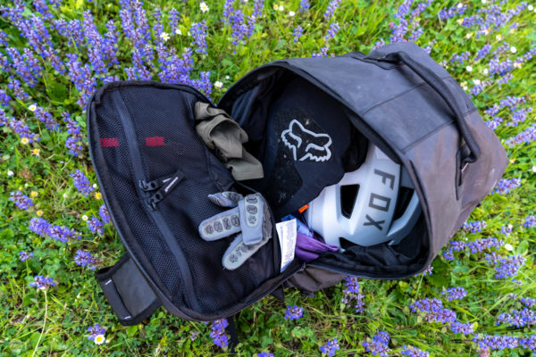 Fit it All in The Fox Transition Duffle Bag [Review] - Singletracks ...