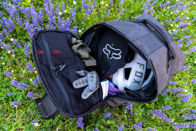 Fit it All in The Fox Transition Duffle Bag [Review] - Singletracks ...