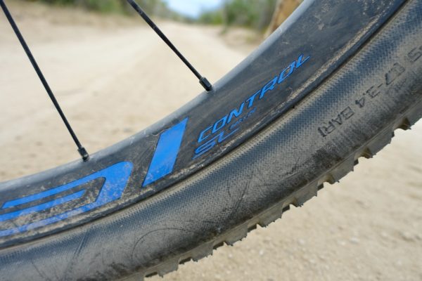 New Roval Control SL Cross-Country Wheels Drop Weight, Tame Pinch Flats ...