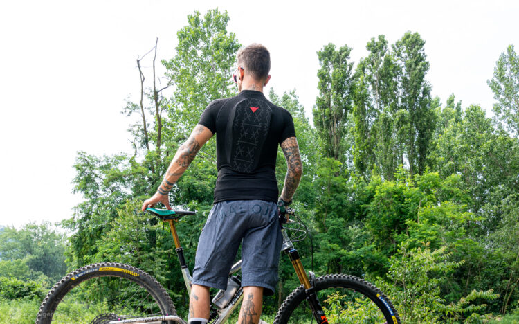 5 Mountain Bike Chest and Back Protectors for Gravity to Trail Riders ...