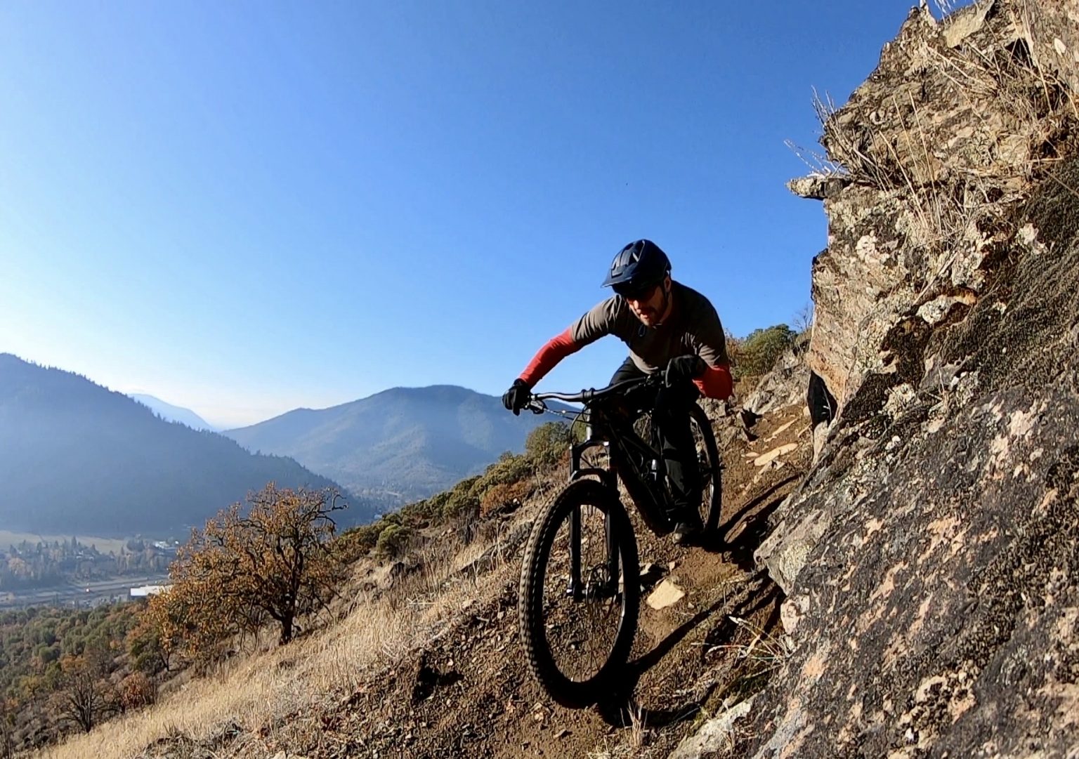 A No-Compromise Ripper Without the Sticker Shock: 2021 Trek Slash 8 ...