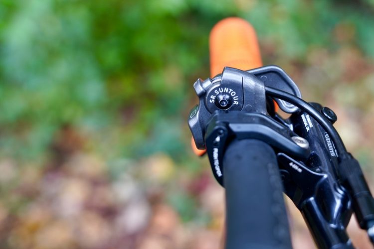 The SR Suntour Axon Elite34 is a Capable XC Fork [Review ...