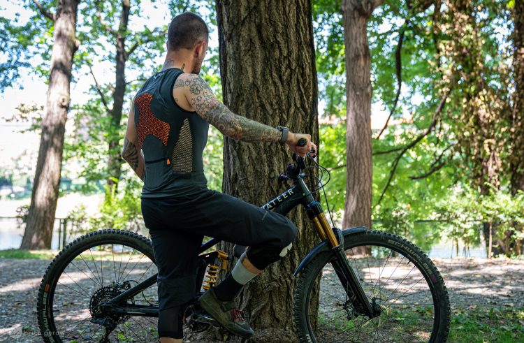 Comfortable Security with the Bluegrass Seamless Lite D3O MTB Back ...