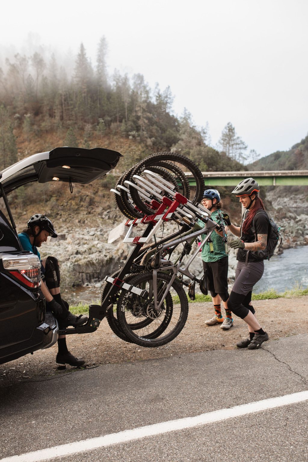 On Trend: 5- and 6-Bike Vertical Transport Racks for Big Group Rides ...