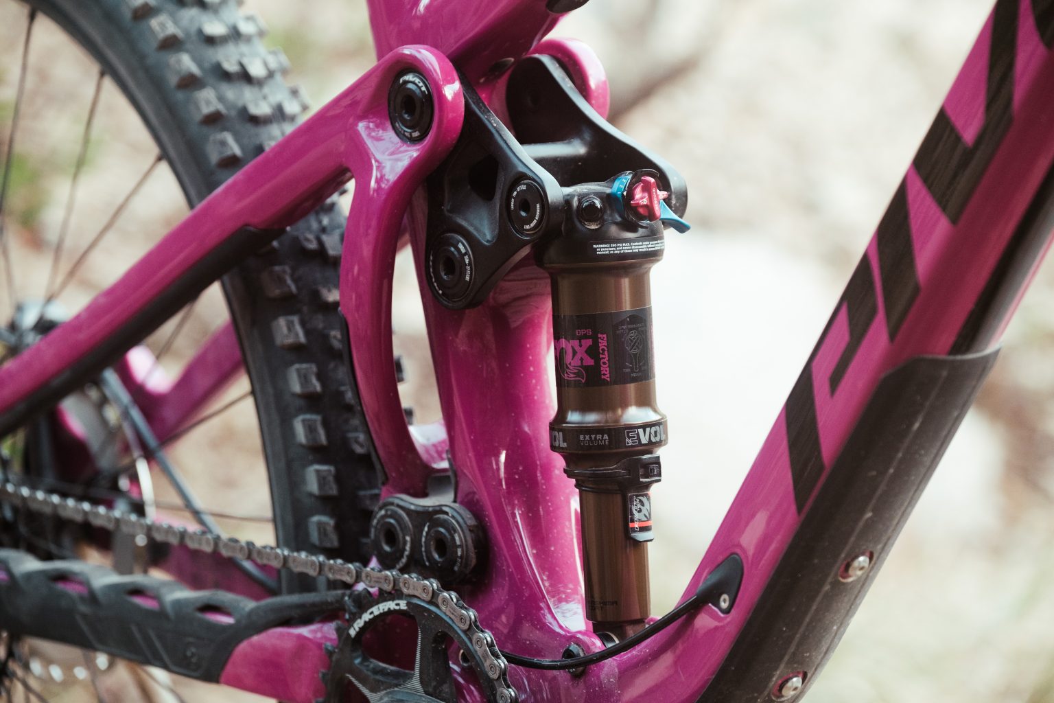All New Pivot Shadowcat is an All-Mountain Bike with 27.5" Wheels ...
