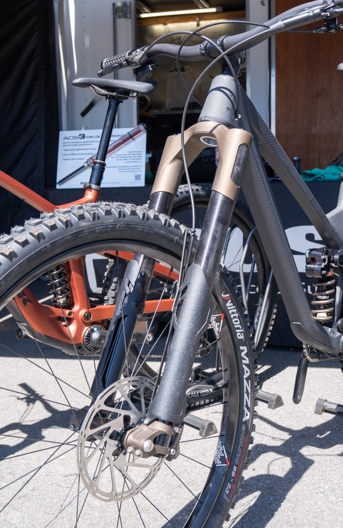 Airless Moon Tires, Inverted Push Fork: MTB Tech Spottings from Sea ...