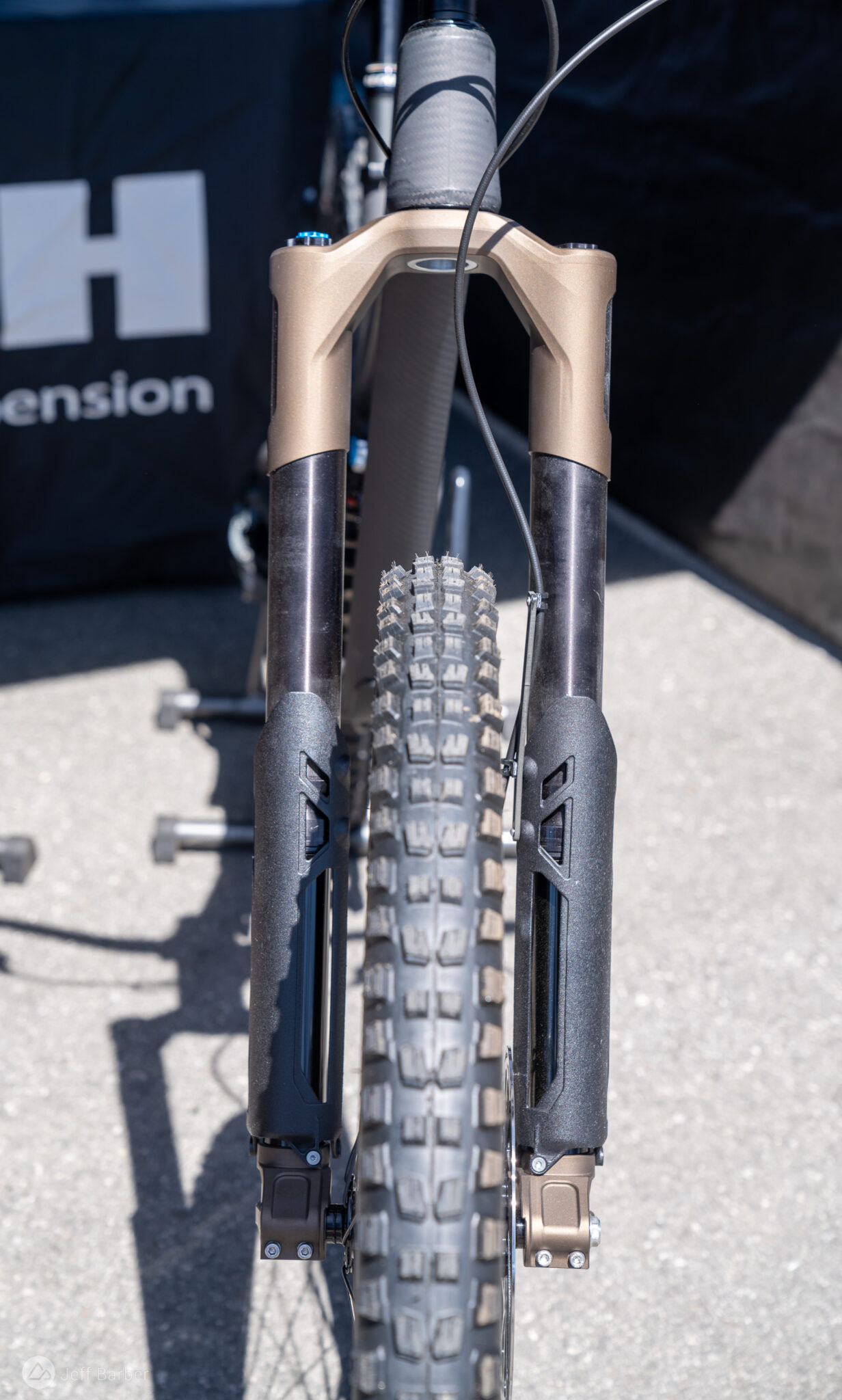 Airless Moon Tires, Inverted Push Fork: MTB Tech Spottings from Sea ...