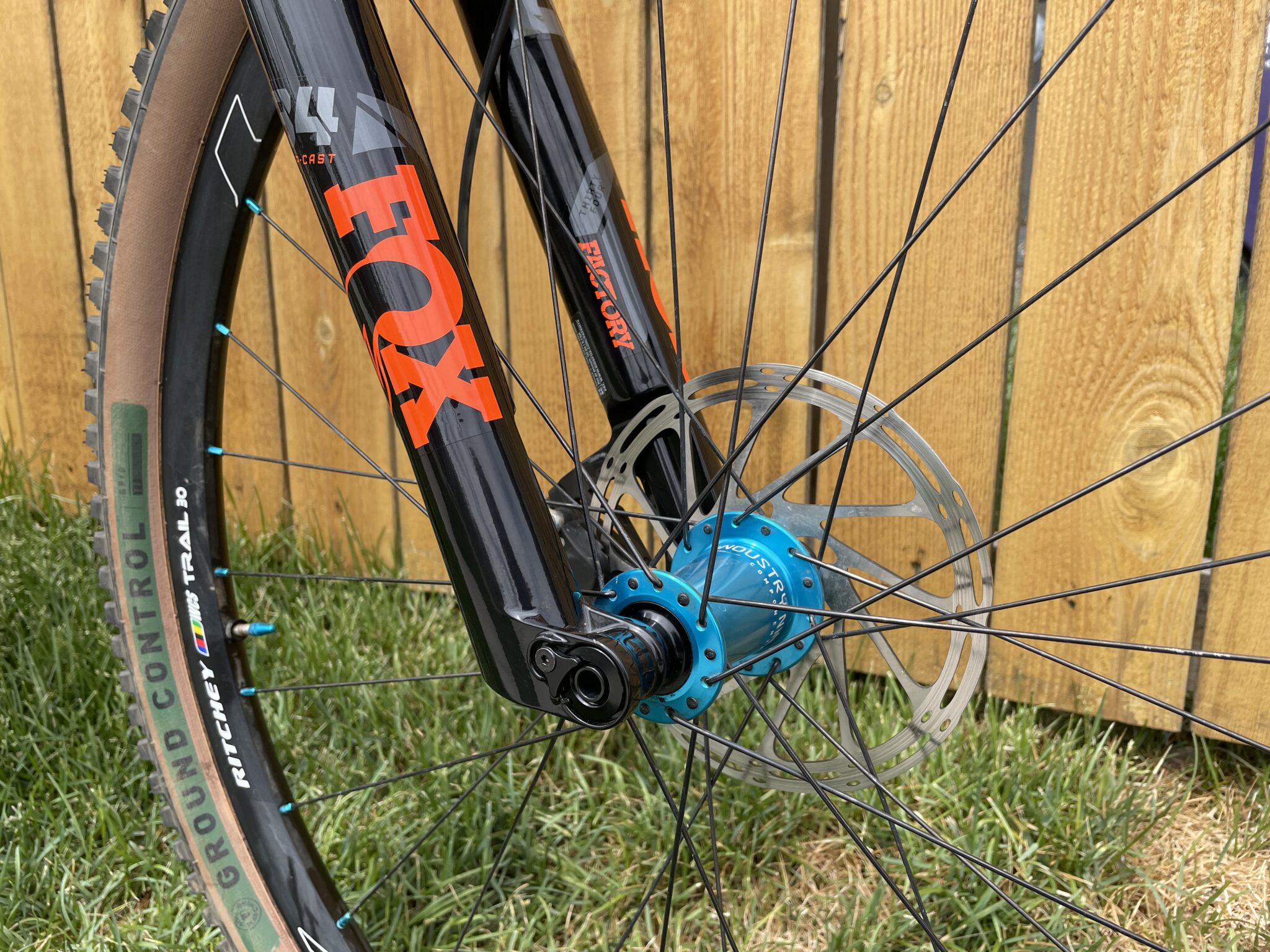 Fox 34 Step-Cast Review: a Svelte, Plush, and Sturdy MTB Fork ...