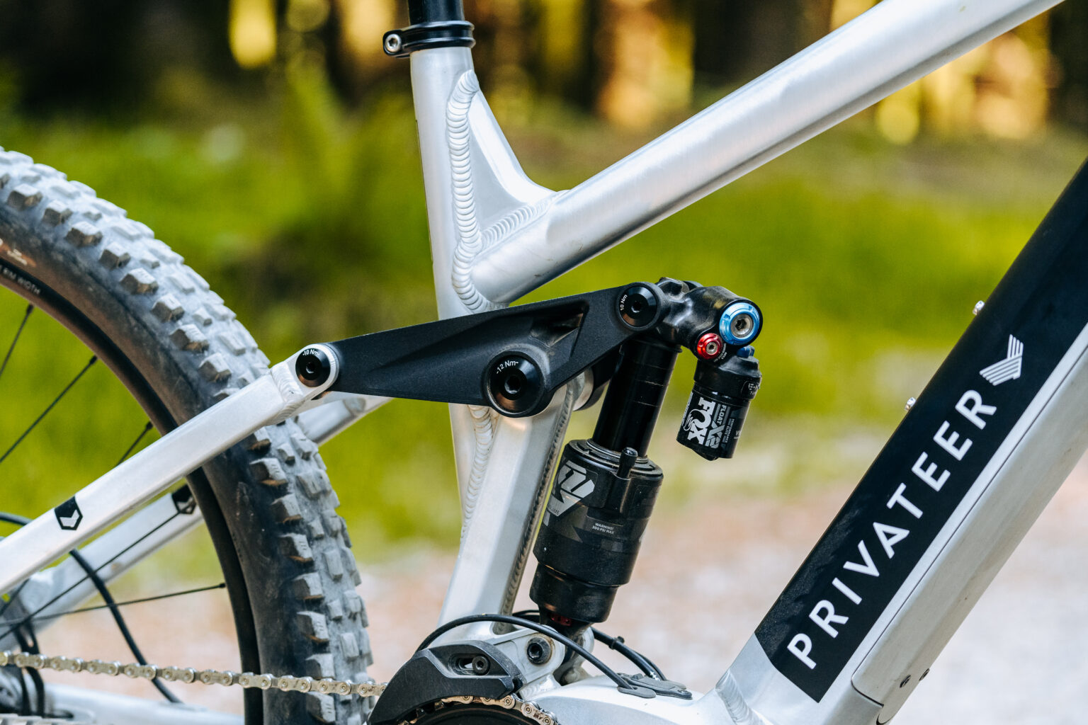 Privateer E161 Puts Shimano EP801 in Muscular Frame - Singletracks ...