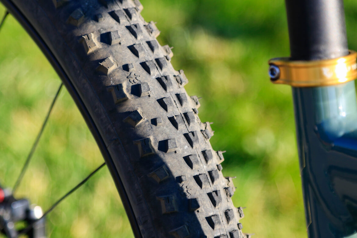 Onza Canis XC Tire Runs Ahead of the Pack and Claws into Corners ...