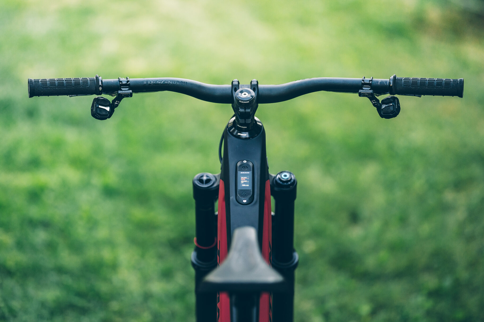 SRAM Eagle Powertrain Brings Batteries and a Motor to eMTBs, Integrates ...