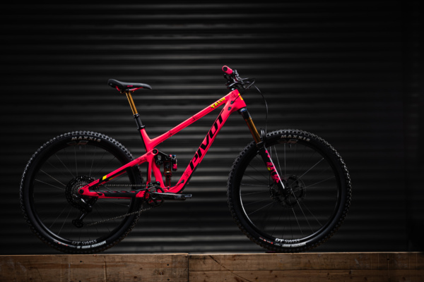 The New Pivot Switchblade V3 Rockets Ahead at a Flick of the Pedals ...
