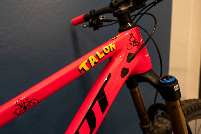 The New Pivot Switchblade V3 Rockets Ahead at a Flick of the Pedals ...