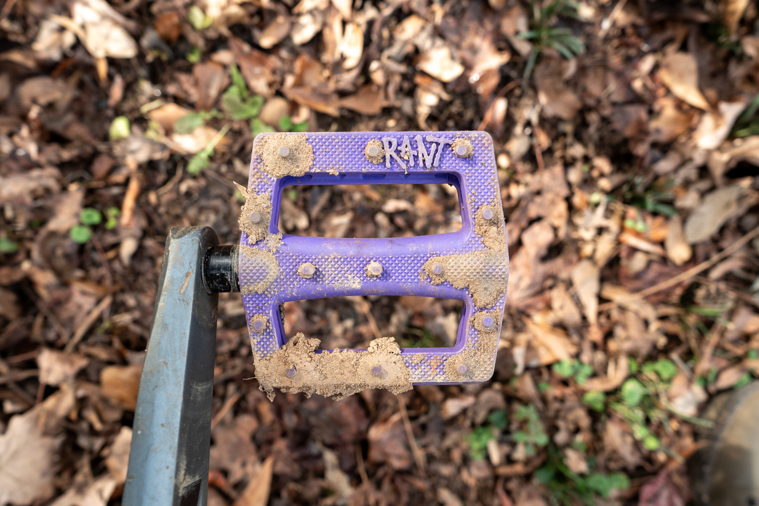 $17 Flat Pedals: The Rant Trills are a Colorful Option [Review ...