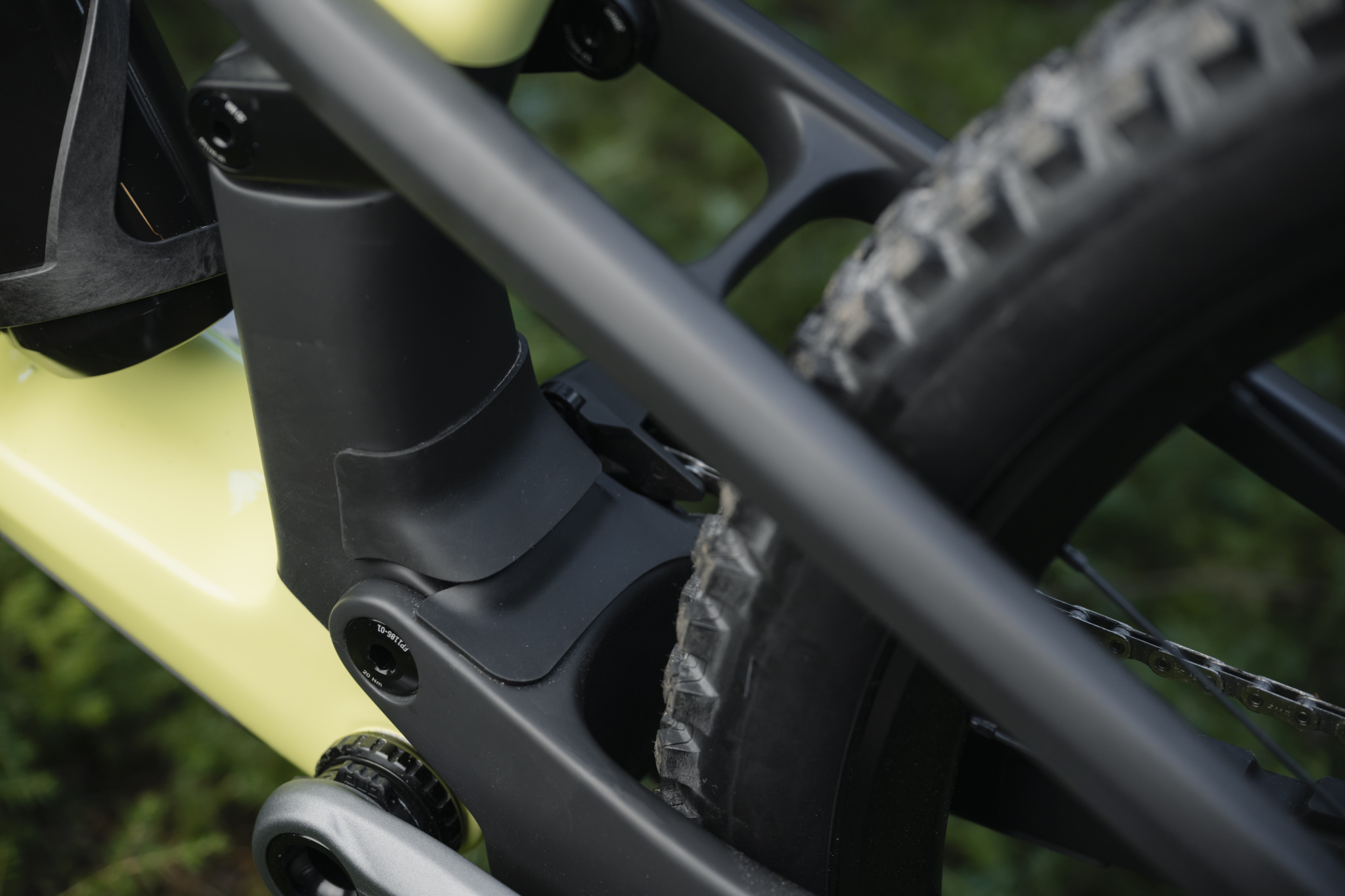Canyon Spectral CF Gets Less Travel, More Features - Singletracks ...