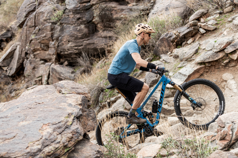 The New Pivot Switchblade V3 Rockets Ahead at a Flick of the Pedals ...