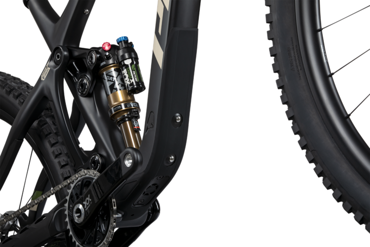The New Pivot Switchblade V3 Rockets Ahead at a Flick of the Pedals ...