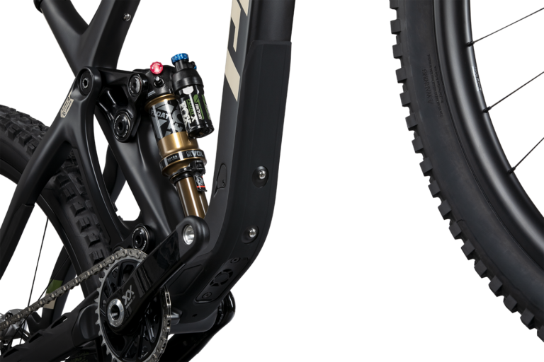 The New Pivot Switchblade V3 Rockets Ahead at a Flick of the Pedals ...