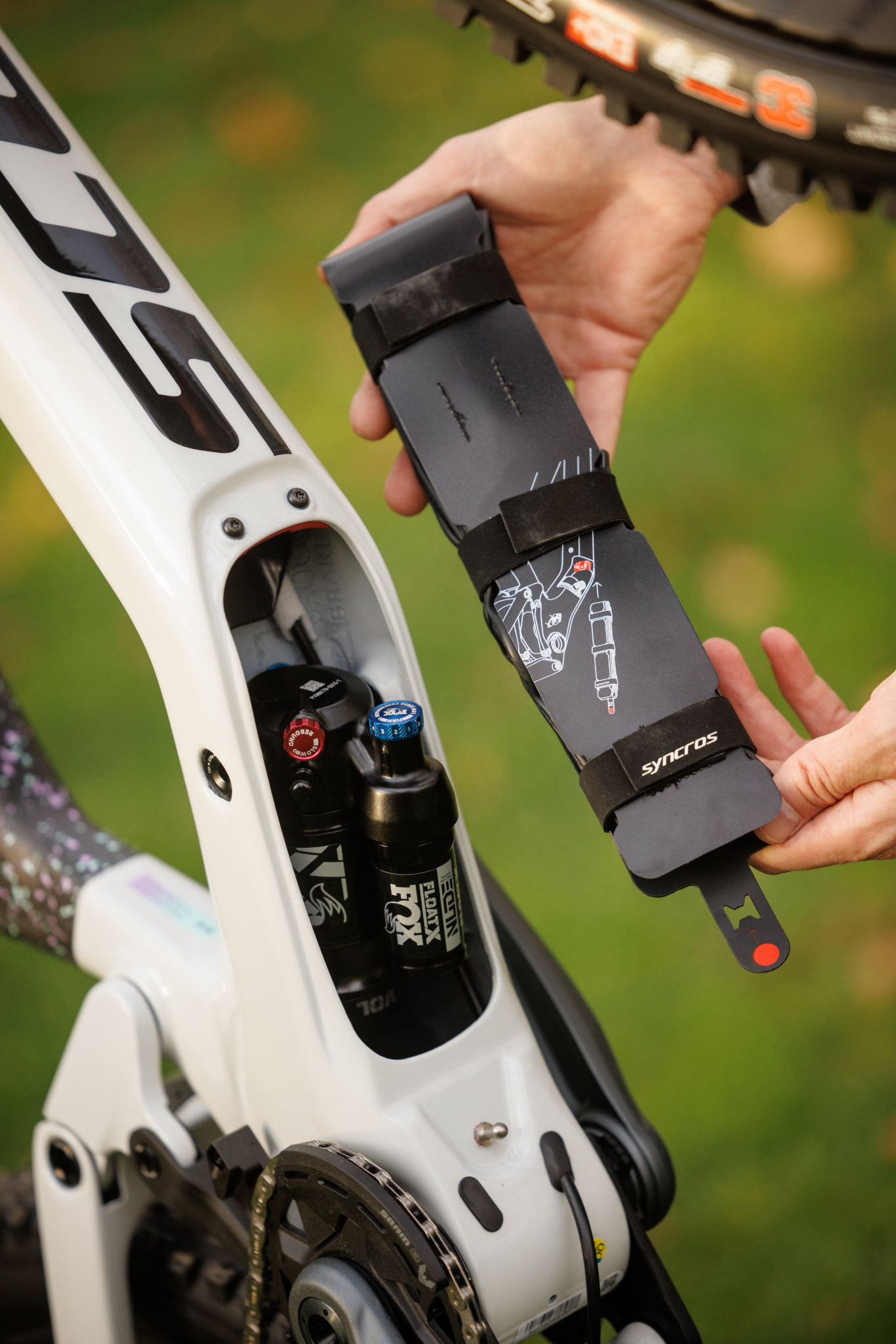 New Scott Ransom Hides Rear Shock Plus Schrader Valves to Fit Presta ...