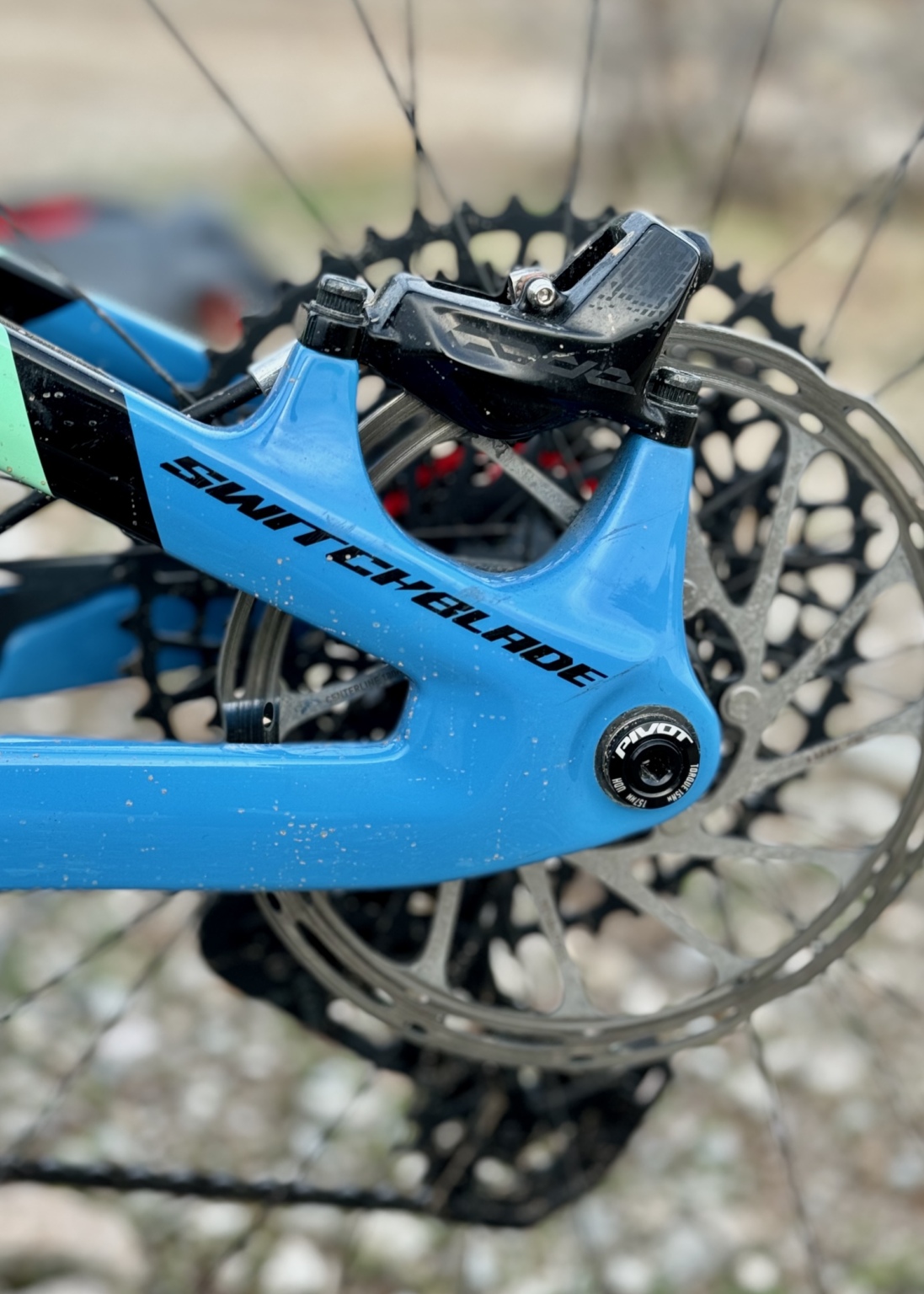 The New Pivot Switchblade V3 Rockets Ahead at a Flick of the Pedals ...