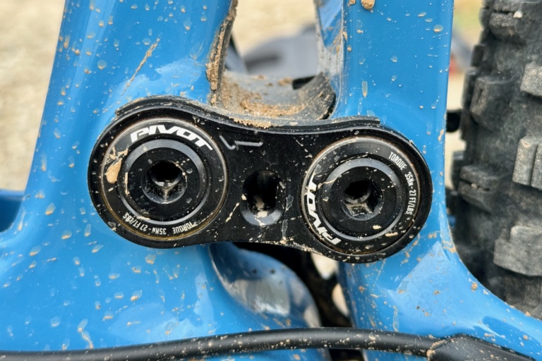 The New Pivot Switchblade V3 Rockets Ahead at a Flick of the Pedals ...