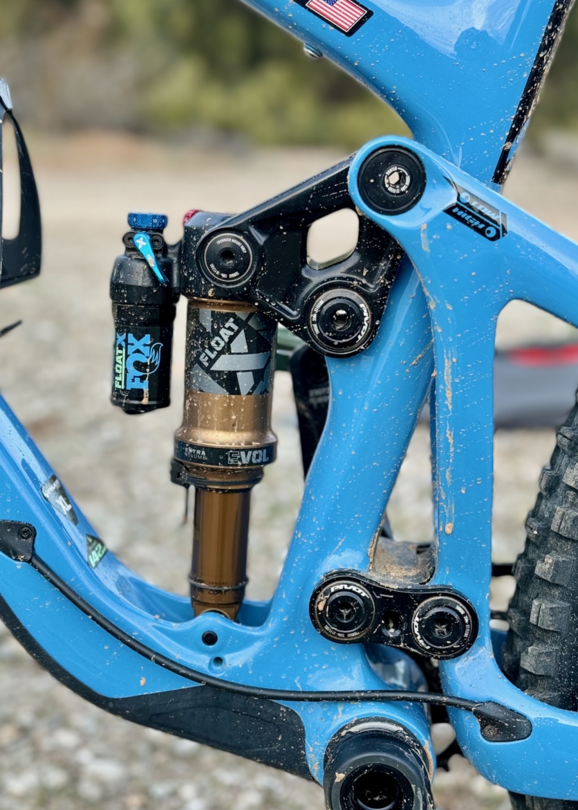 The New Pivot Switchblade V3 Rockets Ahead at a Flick of the Pedals ...