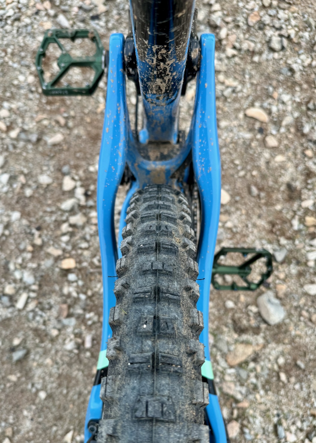 The New Pivot Switchblade V3 Rockets Ahead at a Flick of the Pedals ...