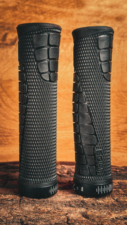 New Scott Ransom Hides Rear Shock Plus Schrader Valves to Fit Presta ...