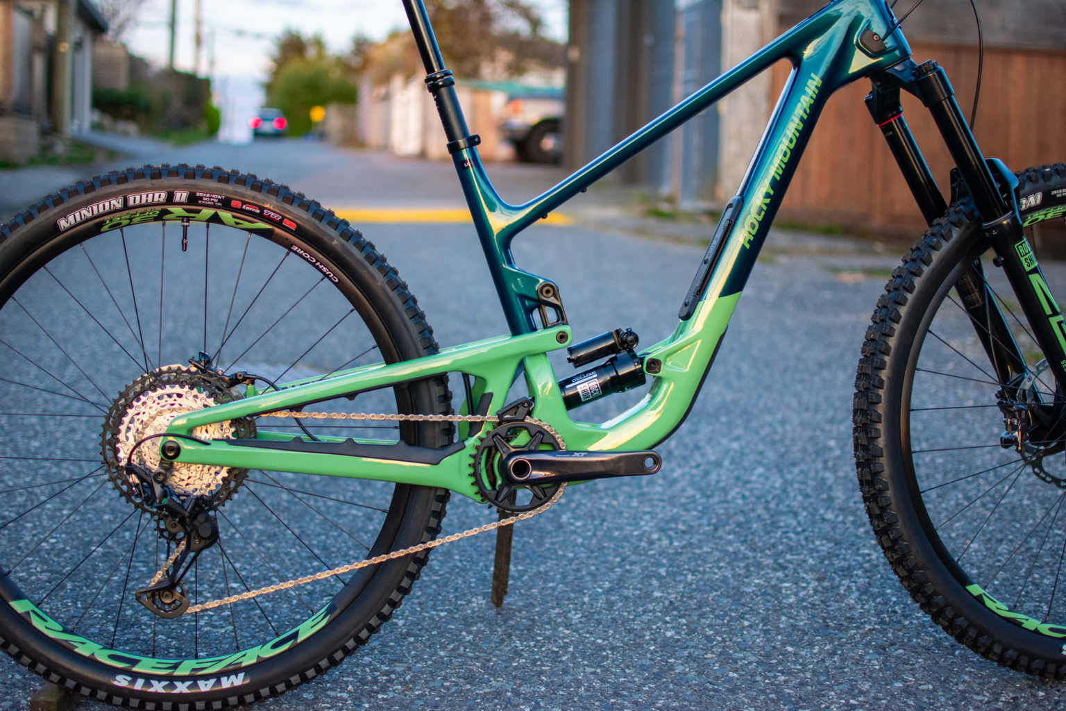 The Rocky Mountain Altitude is a true enduro race bike that climbs ...