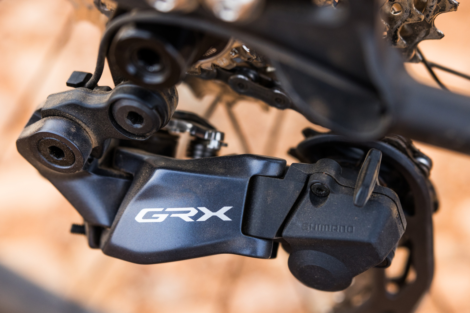 Shimano GRX Di2 Electronic Drivetrain Goes 12-speed - Singletracks ...