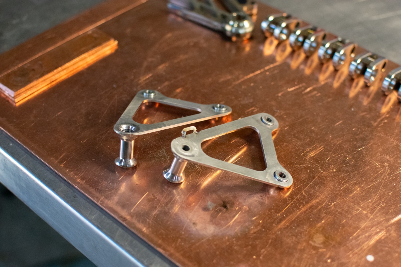 A 25-year-old is building high pivot gearbox enduro bikes in his BC ...