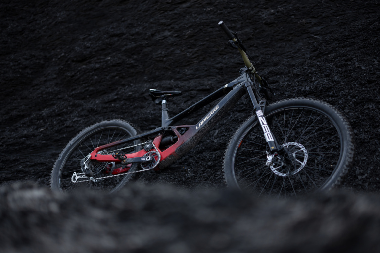 High pivot and low pivot, in one bike - Singletracks Mountain Bike News