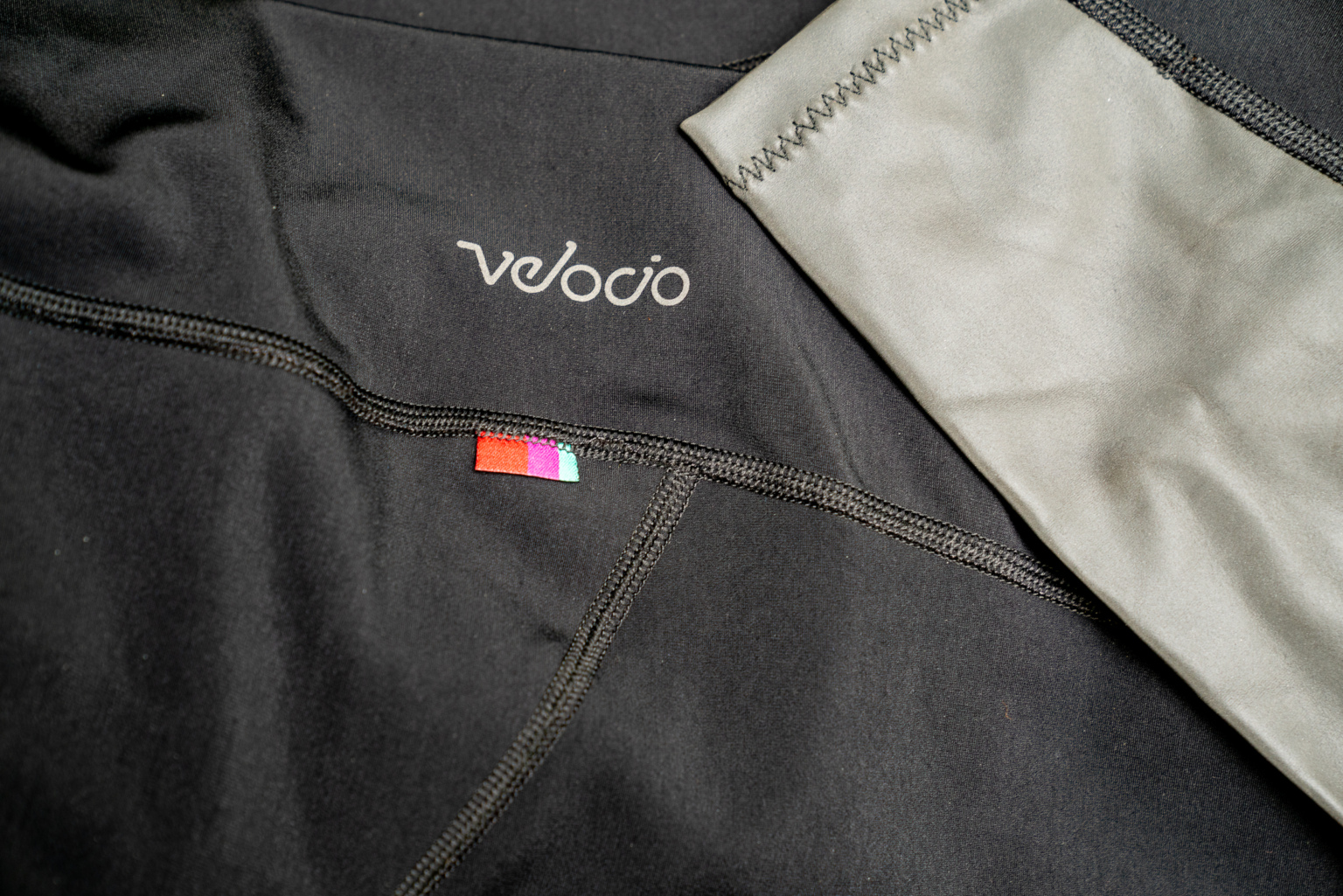 Two of the biggest names in MTB clothing are on major sale this week ...