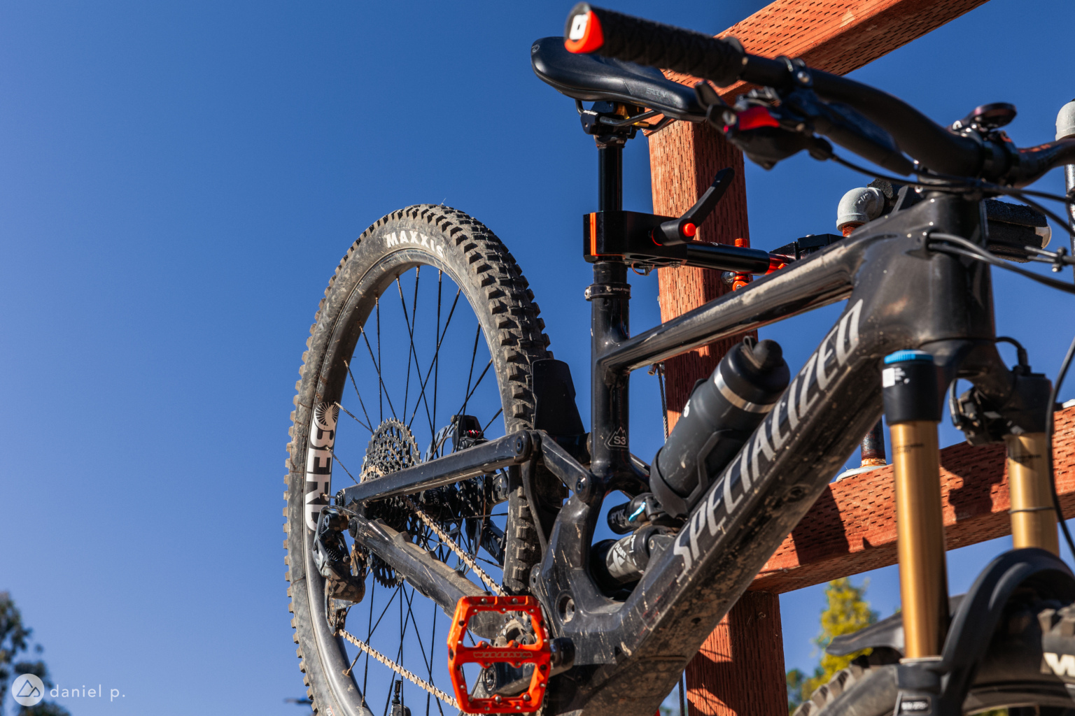 Mount the portable Altangle Connect bike repair stand anywhere ...