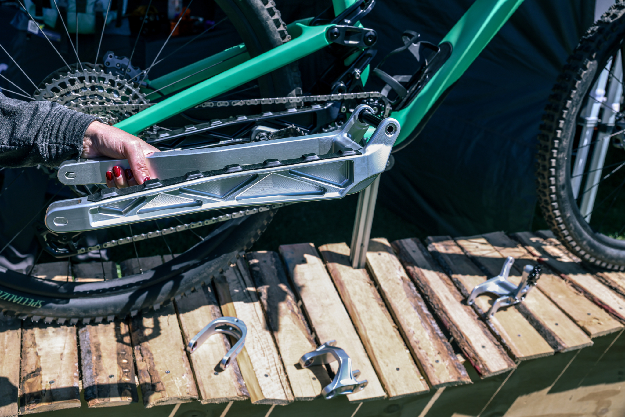 Wish the Stumpjumper was a high-pivot bike? With this kit, you can make ...
