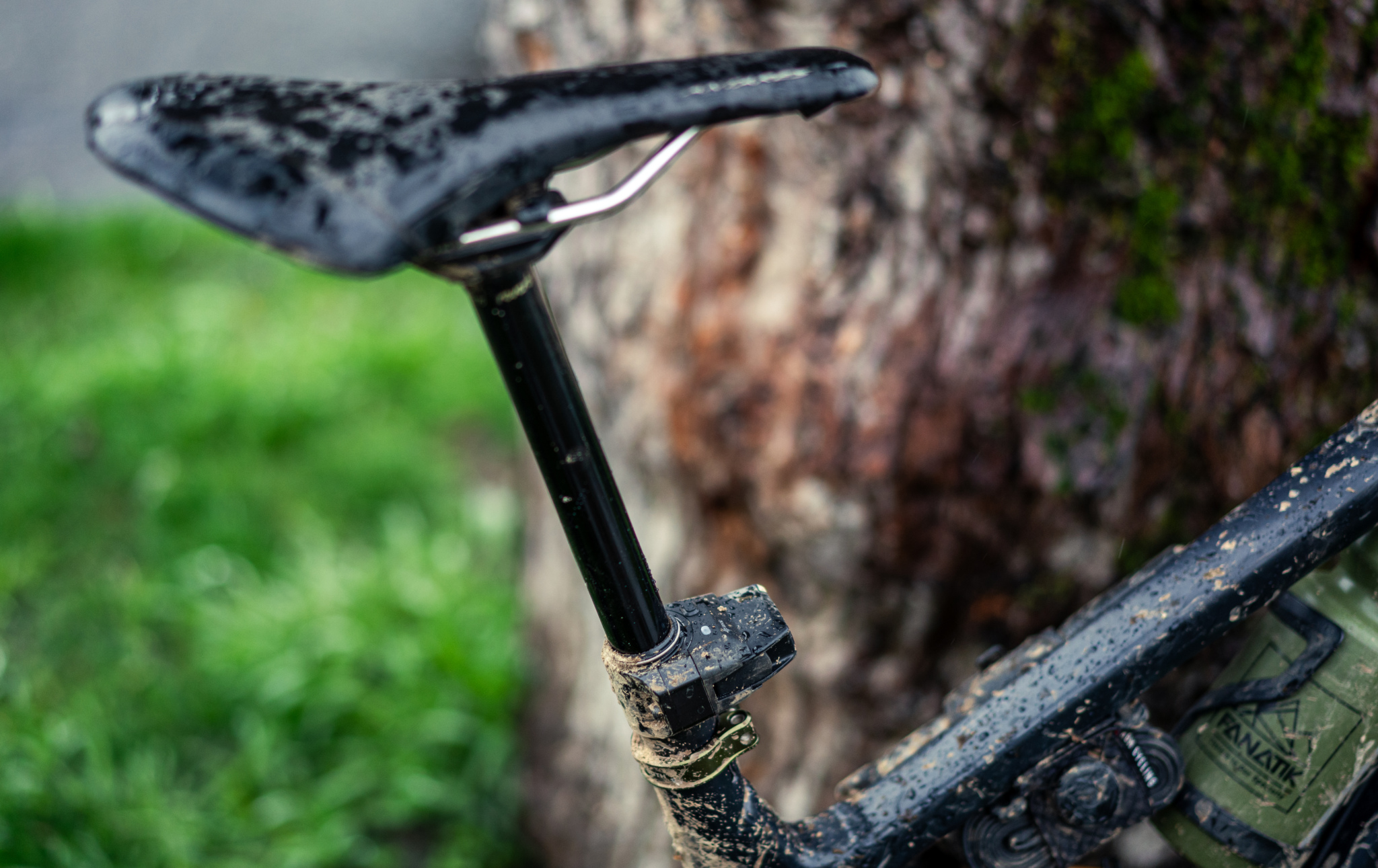 RockShox Reverb AXS wireless electronic dropper post review ...