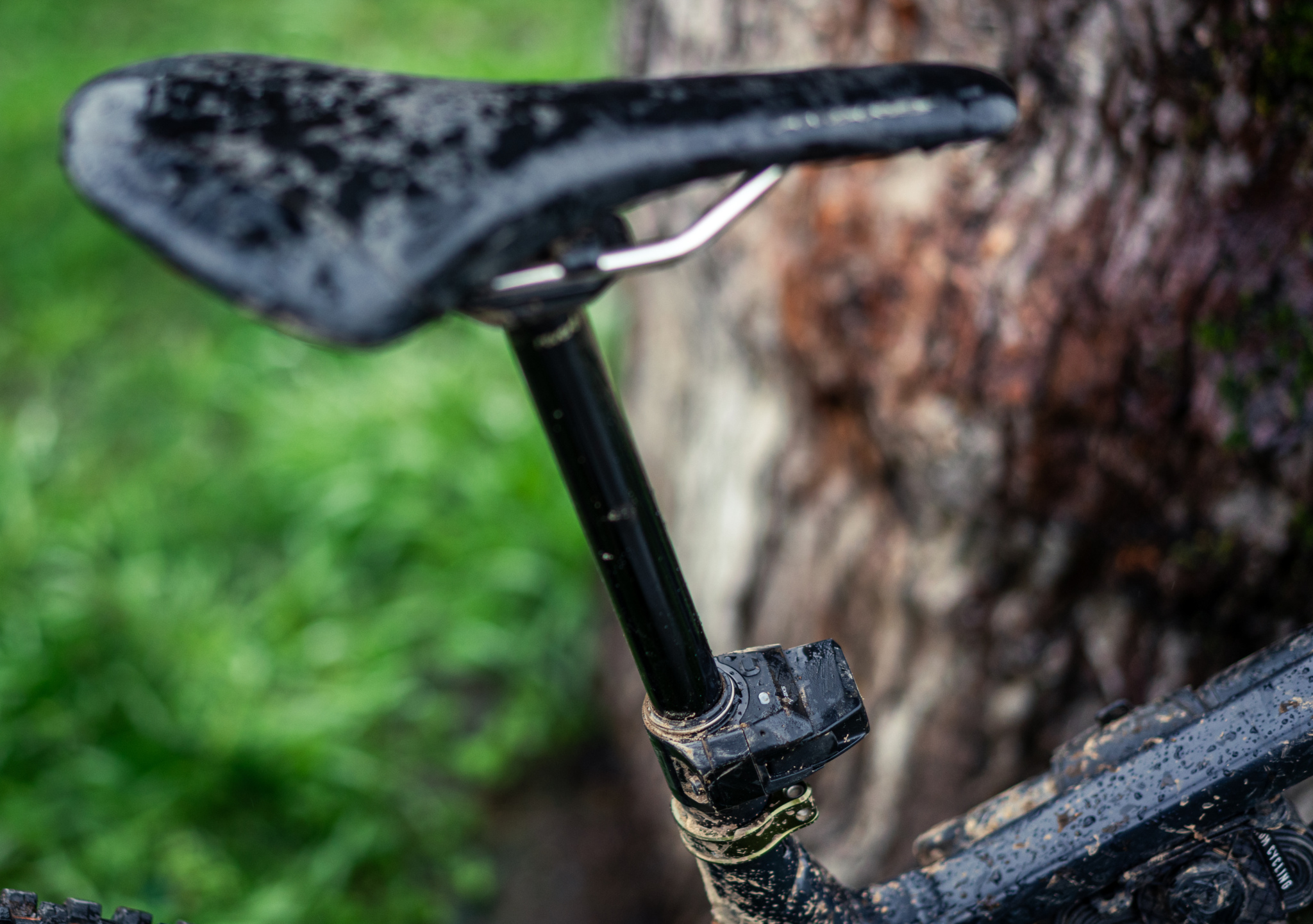 RockShox Reverb AXS wireless electronic dropper post review ...