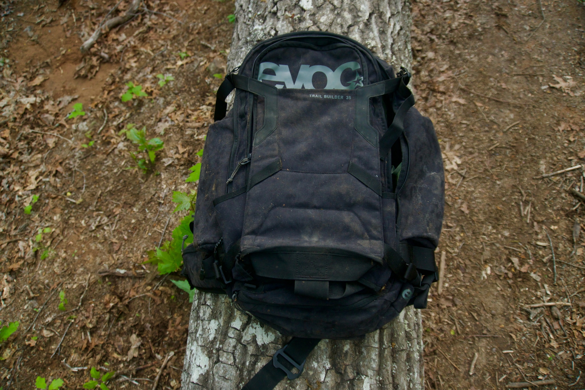 EVOC Trail Builder 35 backpack is designed to carry a chainsaw [Review ...
